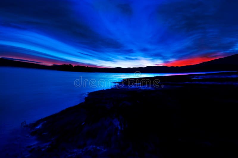 Salida del sol foto de archivo. Imagen de sunlight, horizonte - 12670998