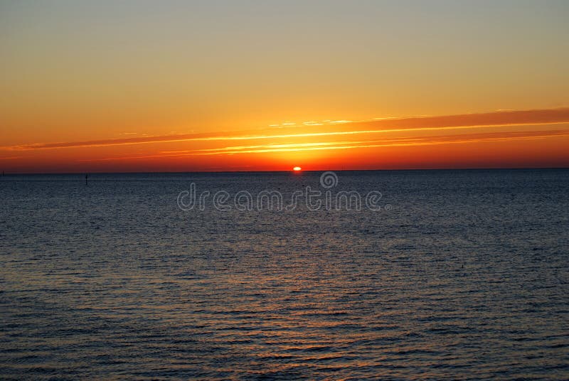 Salida del sol foto de archivo. Imagen de océano, resorte - 18373048