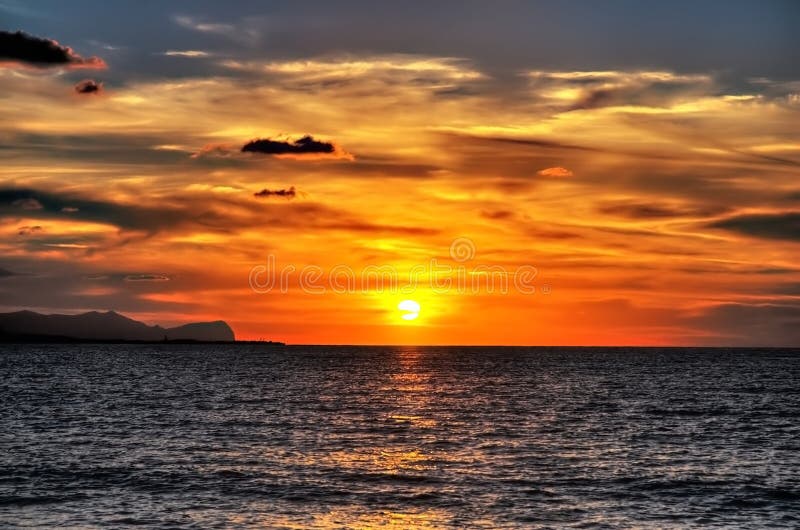 Salida del sol colorida foto de archivo. Imagen de campo - 26645304