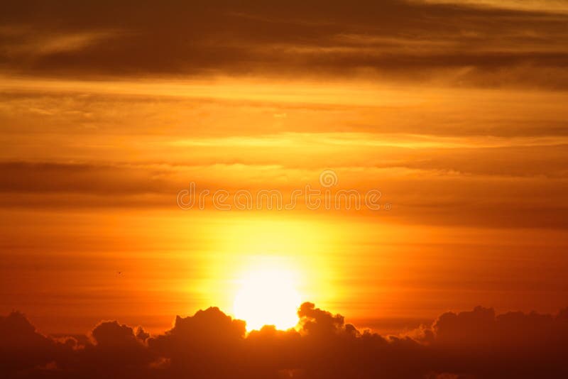 Salida del sol brillante imagen de archivo. Imagen de protruding - 25410881