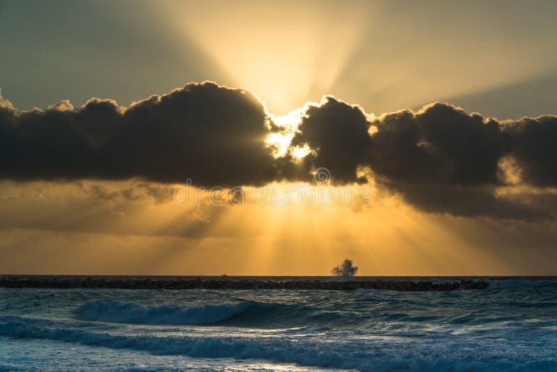 Salida del sol en Cancun imagen de archivo. Imagen de temprano - 72208431