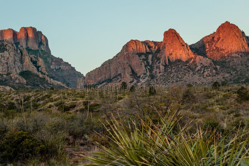 Salida Del Sol En Curva Grande Foto de archivo - Imagen de acantilados ...