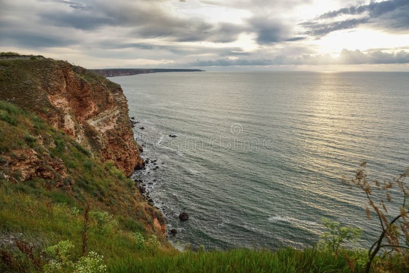 Salida Del Sol En El Cabo Kaliakra Imagen de archivo - Imagen de ...
