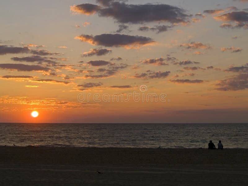 Salida del sol junto foto de archivo. Imagen de verano - 3210538