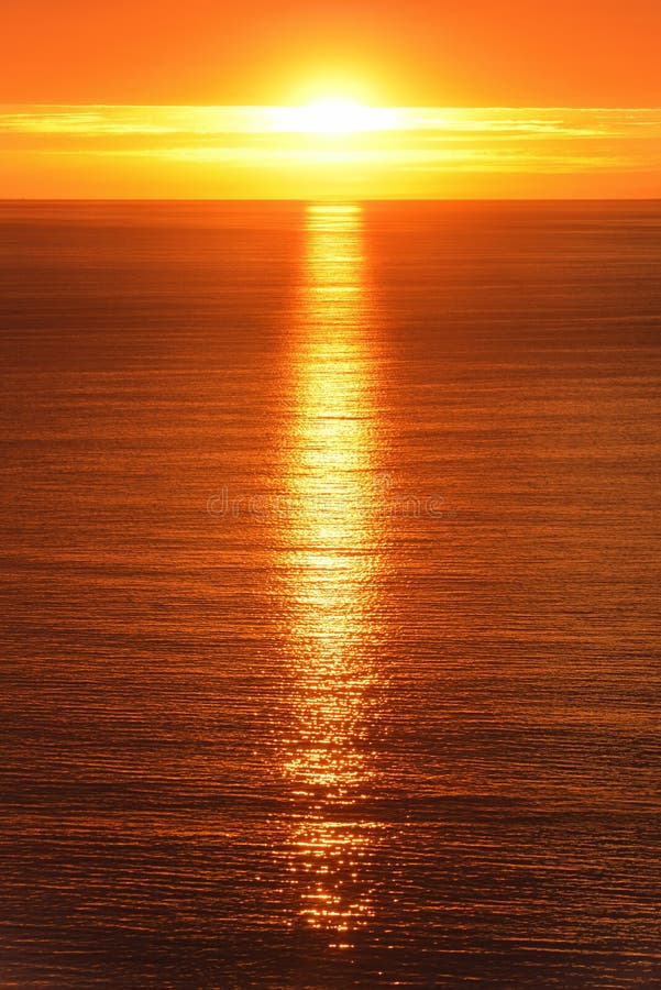 5,469 Luz Del Sol Reflejada En El Mar Fotos de stock - Fotos libres de ...