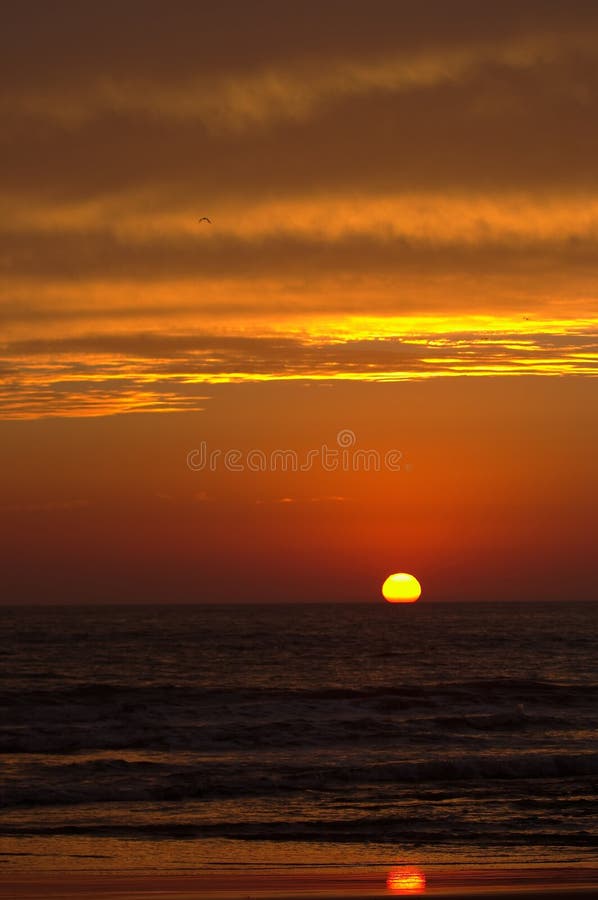 Salidas Del Sol Y Puesta Del Sol Foto de archivo - Imagen de paisaje ...