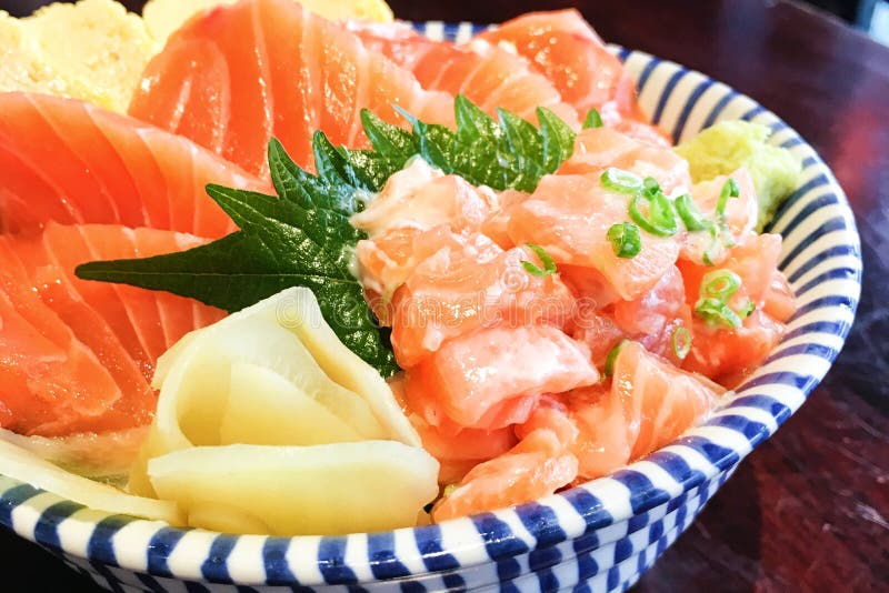 Salmon Donburi foto de archivo. Imagen de plato, rebanada - 86294002