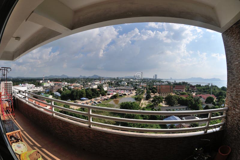 Barbacane vue d'un balcon image stock. Image du ville - 51385471
