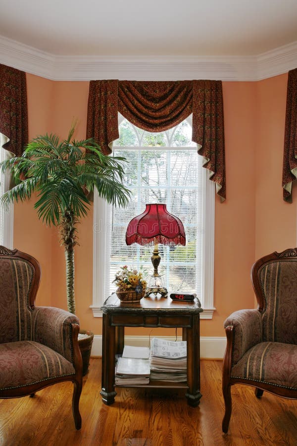 Salone con il bovindo fotografia stock. Immagine di progettista - 2177588