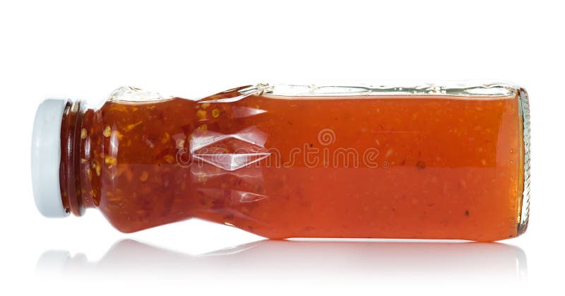 Botella De Salsa Del Chile Y De Tomate En La Tabla Amarilla Imagen de ...