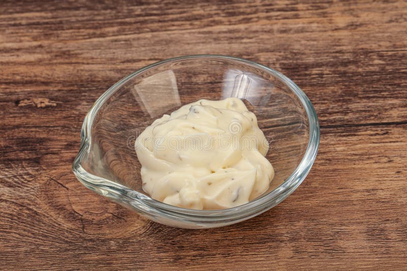 Salsa De Crema Caesar Con Parmesano Y Hierbas Imagen de archivo ...