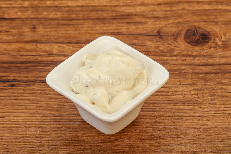 Salsa De Crema Caesar Con Parmesano Y Hierbas Imagen de archivo ...