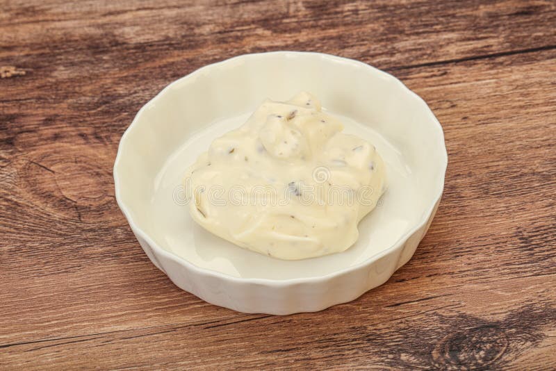 Salsa De Crema Caesar Con Parmesano Y Hierbas Imagen de archivo ...