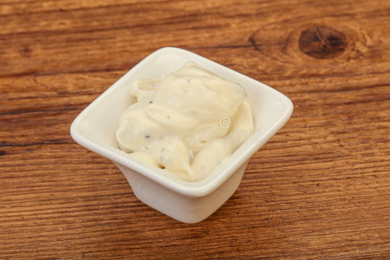 Salsa De Crema Caesar Con Parmesano Y Hierbas Imagen de archivo ...