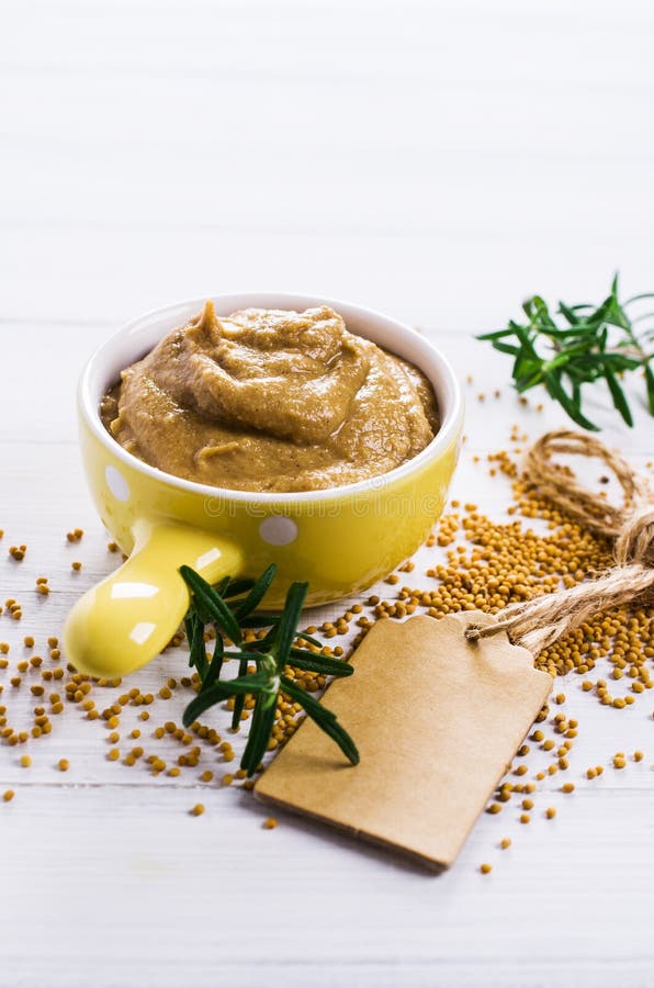Salsa De Mostaza Picante Hecha En Casa Imagen de archivo - Imagen de ...