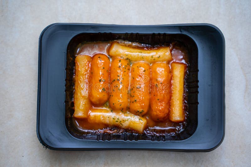 Salsicha E Tteokbokki Com Comida Coreana De Queijo Imagem de Stock ...