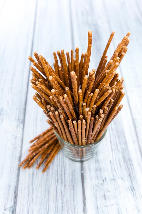 Salta pinnar arkivfoto. Bild av käppar, medf8ort, smällare - 58699654