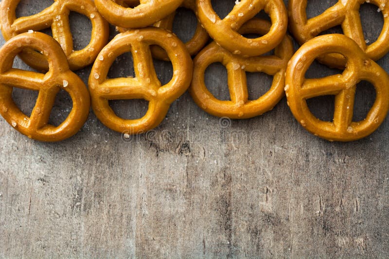 Saltade kringlor arkivfoto. Bild av bagerit, traditionellt - 82999858