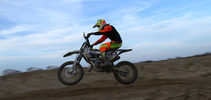 Salto del moto imagen editorial. Imagen de jinete, motociclista - 95834695