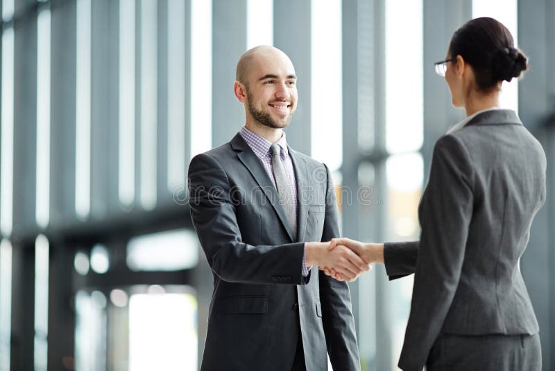 Geste de la salutation image stock. Image du collaboration - 101796033