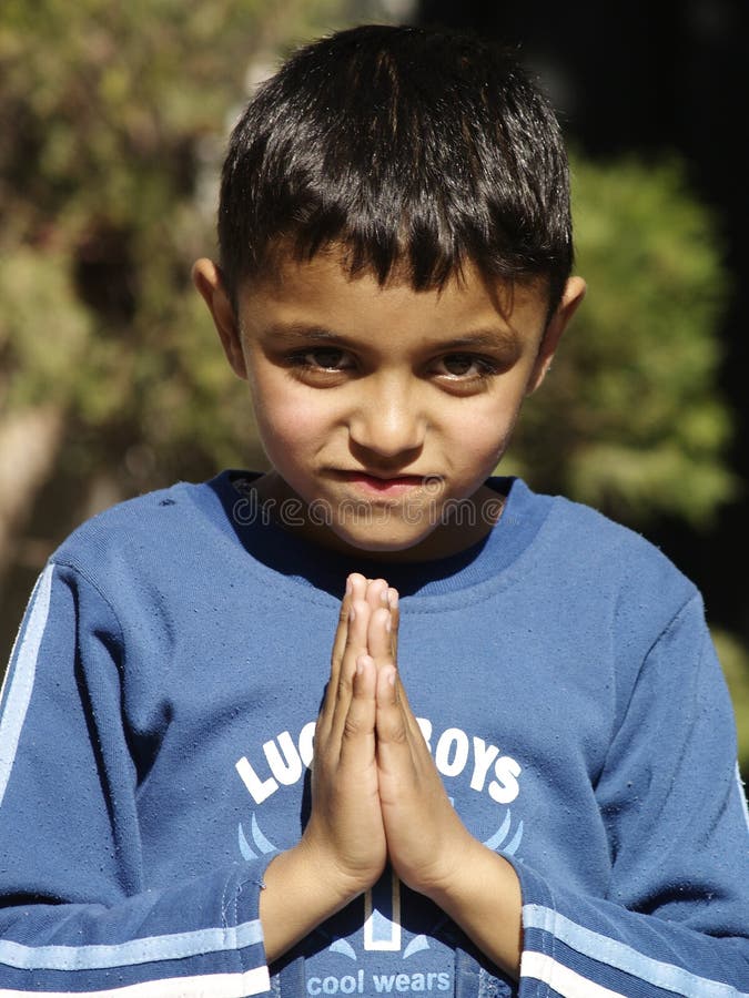 Salutation d'un enfant photo stock. Image du expression - 28622874