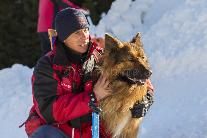 Salvador De La Cruz Roja Con Su Perro Imagen de archivo editorial ...