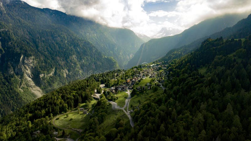 Salvan stock foto. Image of bovenkant, hemel, groen - 117326918