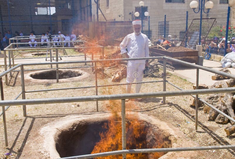 Samaritan Passover Sacrifice Editorial Photography - Image of gerezim ...