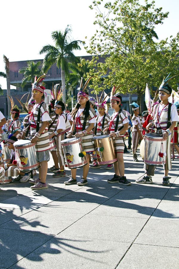 Samba carnival dancer editorial photography. Image of female - 27336702