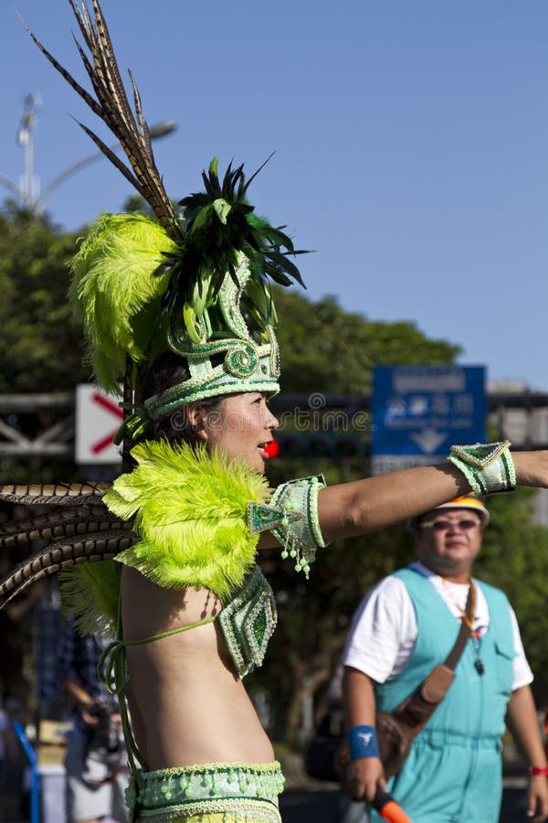 Samba carnival dancer editorial stock image. Image of human - 27337234