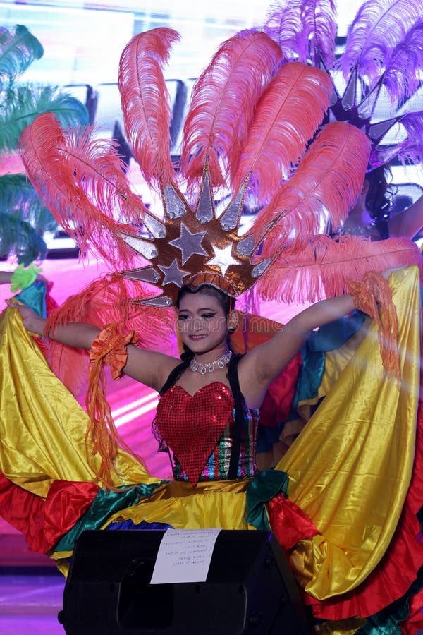 Samba dancer editorial stock image. Image of samba, city - 62997669