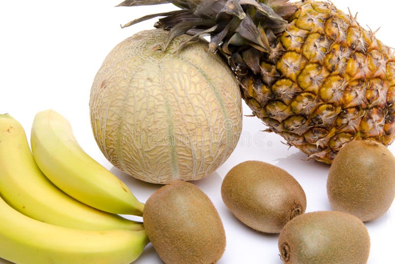 Sammansättning Med Bananer, Kiwier, En Melon Och En Ananas Arkivfoto ... Sammansättning Med Bananer, Kiwier, En Melon Och En Ananas Arkivfoto ...