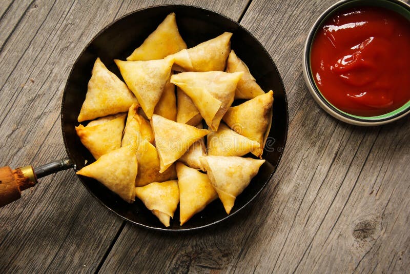 Samosas Indian Snack in Frying Pan Stock Image - Image of snack, sauce ...