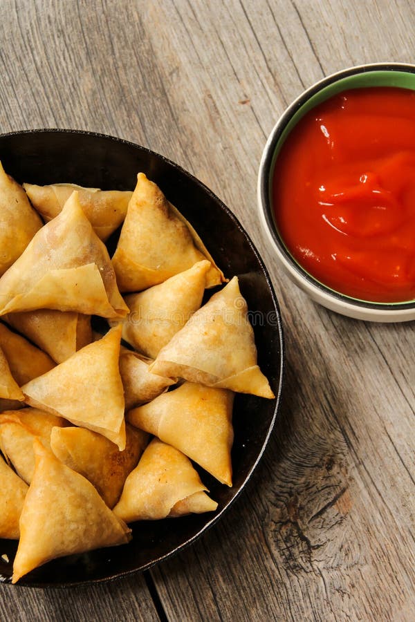 Samosas Indian Snack in Frying Pan Stock Image - Image of snack, sauce ...