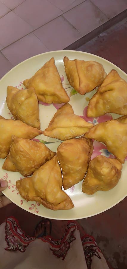 11 samosas in plate stock image. Image of looking, samosas - 172387323