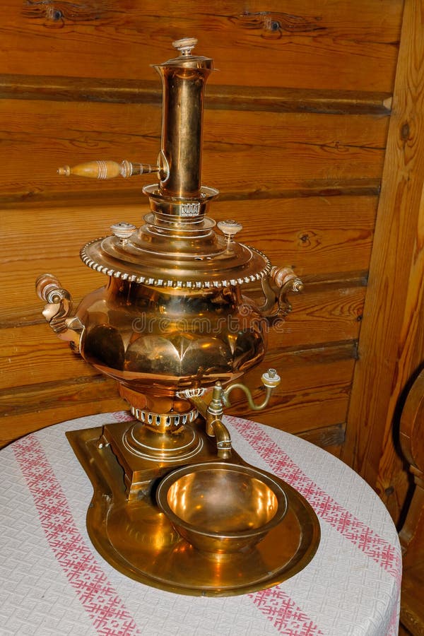 Samovar ruso antiguo imagen de archivo. Imagen de envase - 63224791