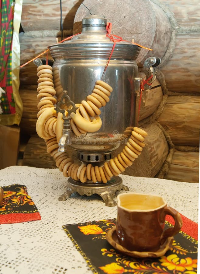 Samovar russe traditionnel photo stock. Image du bain - 13040474