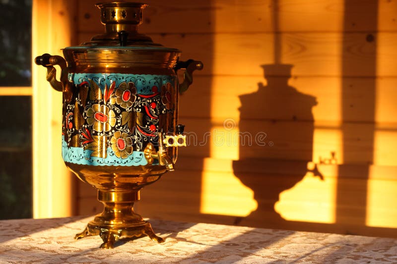 Samovar ruso tradicional foto de archivo. Imagen de cobre - 26207994
