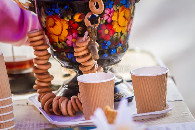 Samovar Y Platos Bashkires Nacionales Foto de archivo - Imagen de ...