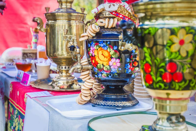 Samovar Y Platos Bashkires Nacionales Foto de archivo - Imagen de ...
