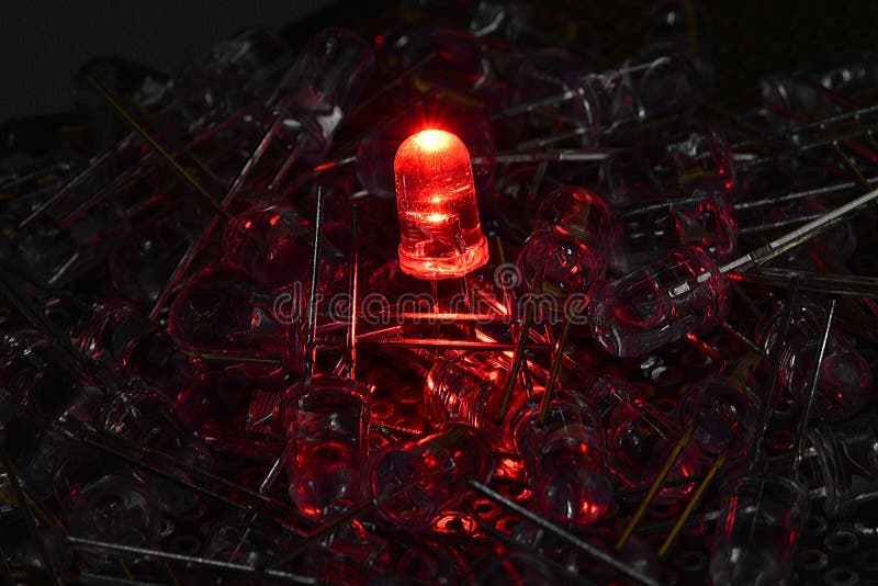 Low-power Semiconductor Red LEDs in Transparent Plastic Housing ...