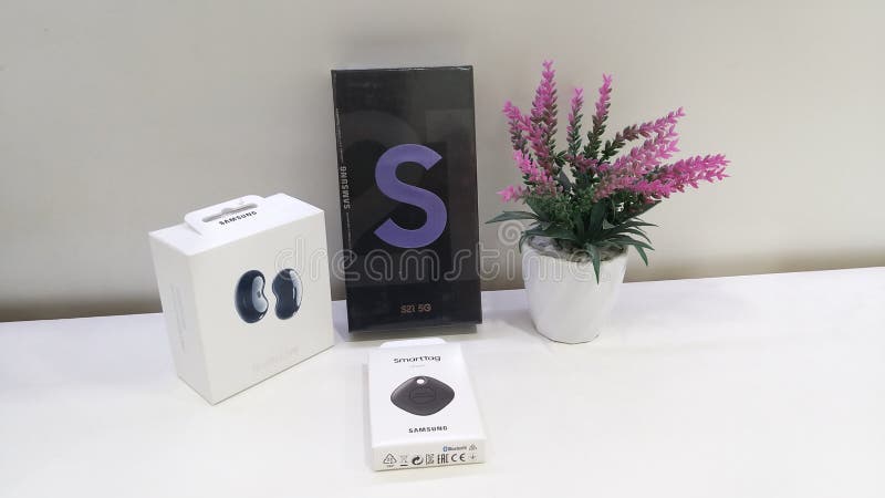 Samsung galaxy s21 editorial image. Image of gadget - 224494880