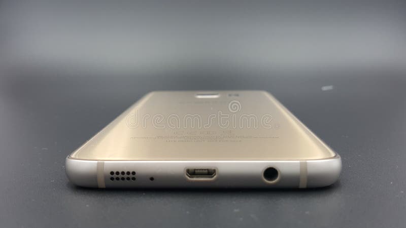 Samsung Galaxy S7 Edge Gold Editorial Stock Image - Image of silver ...