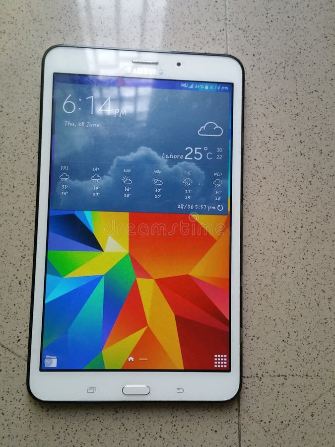 Samsung galaxy tab 4 editorial photography. Image of nice - 122142372