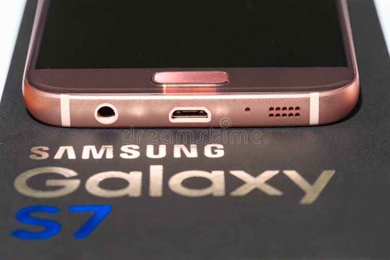 Samsung s7 Bottom editorial stock photo. Image of telephone - 76625603