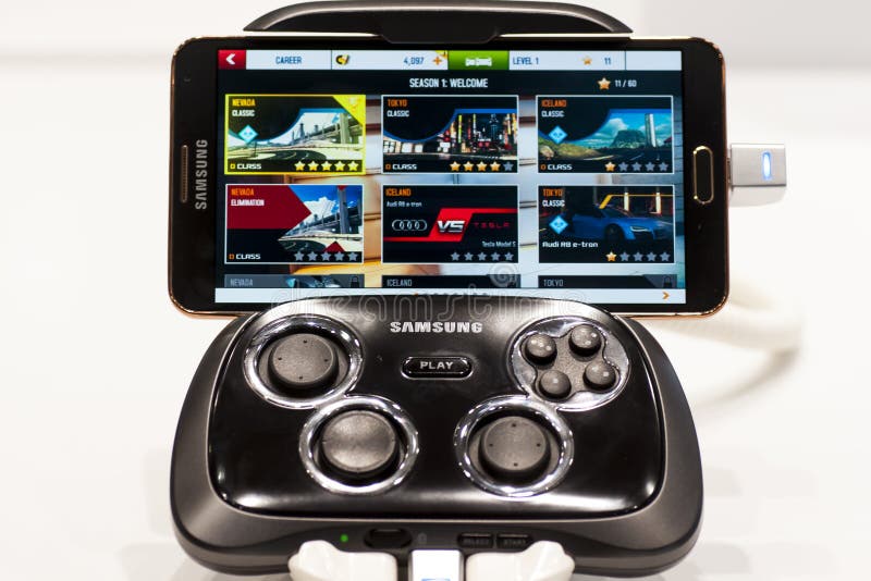 SAMSUNG S CONSOLE with GALAXY NOTE 3, MOBILE WORLD CONGRESS 2014 ...