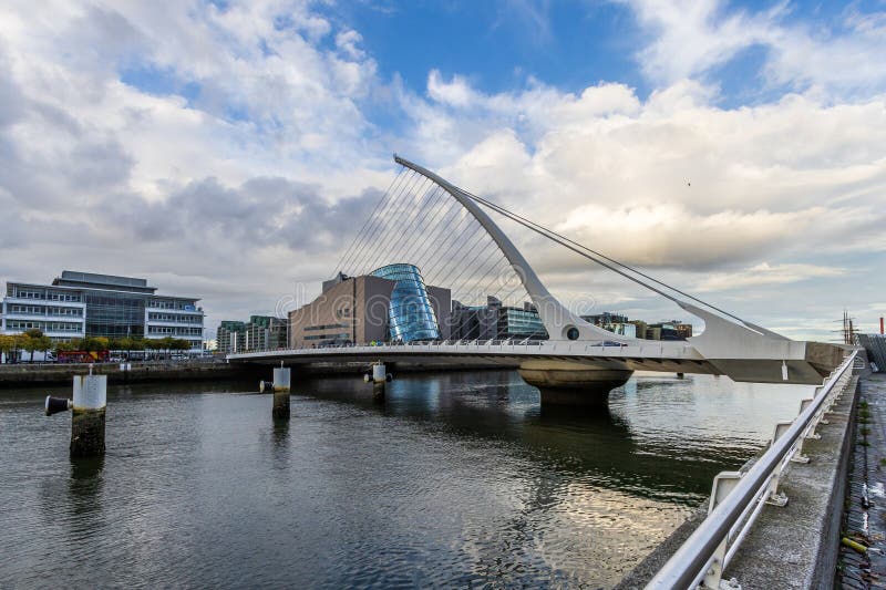 Samuel Beckett Bridge editorial image. Image of centre - 269526025