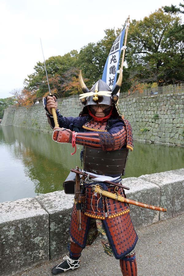 Uniforme Japonés De La Ropa Del Samurai Con El Rifle Viejo Imagen ...