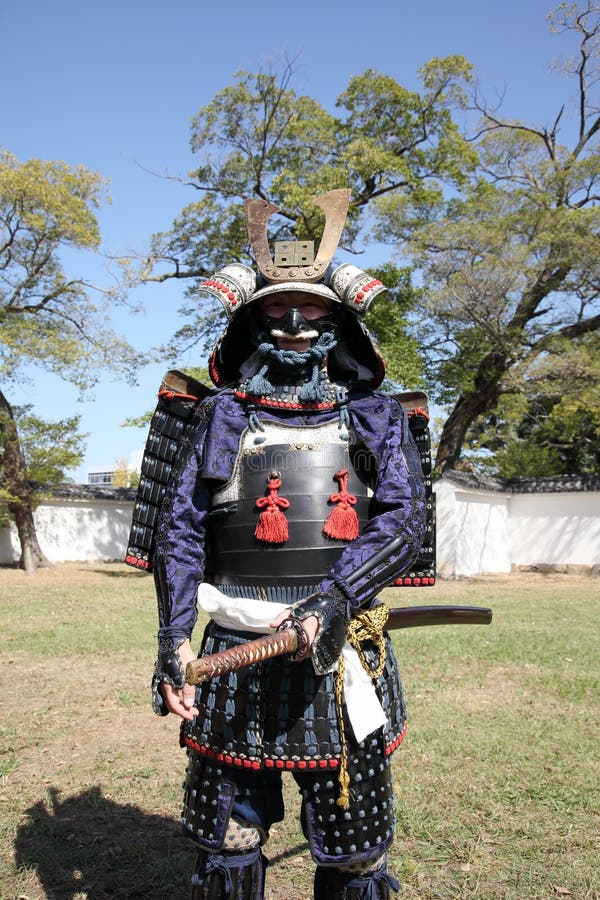 Samurai Japonês Com O Rifle Do Fechamento Do Fogo Foto Editorial ...