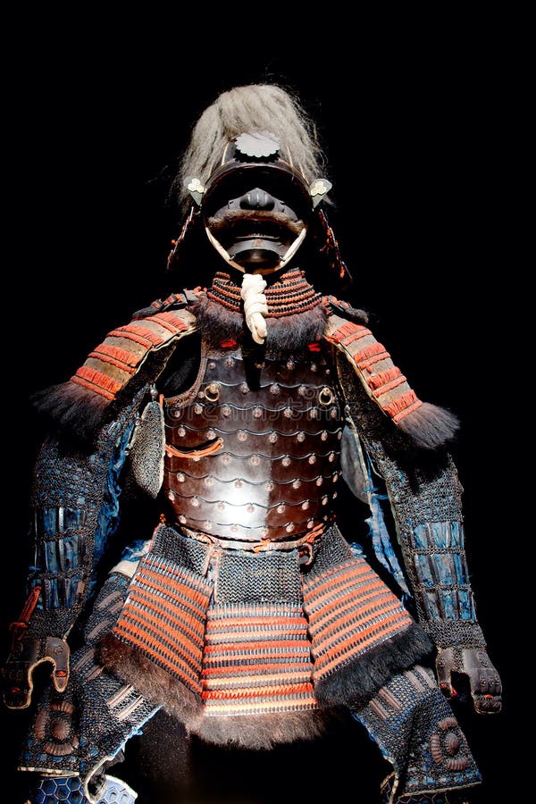 Samurai in Der Rüstung Mit Zwei Klingen Stockfoto - Bild von geöffnet ...
